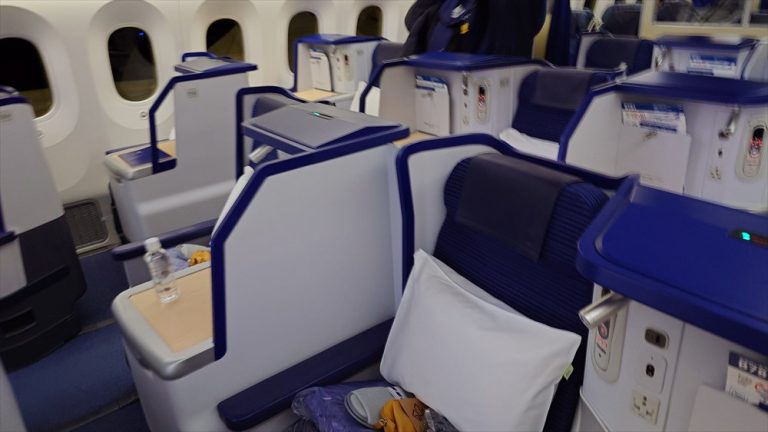 【NH207 HND-MXP】ANA直行便で羽田からミラノヘ【2025年1月】 - 空旅 SoraTabi.org